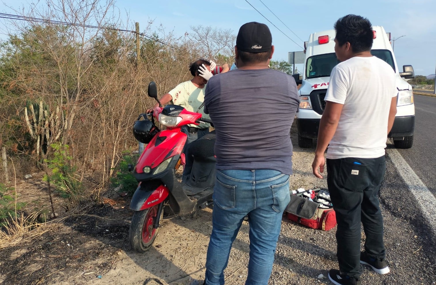 Todo raspado queda un motociclista ebrio tras derrapar en Tehuantepec ...