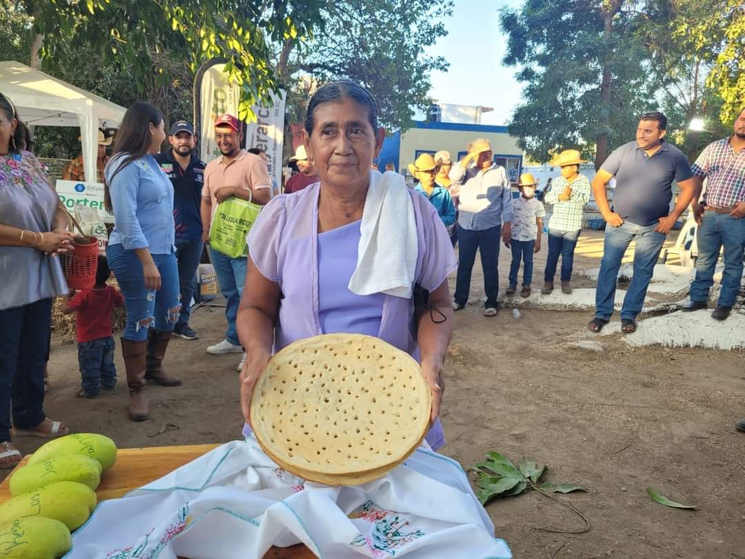 Con alegría, ixhuatecos viven sus tradiciones | NVI Istmo